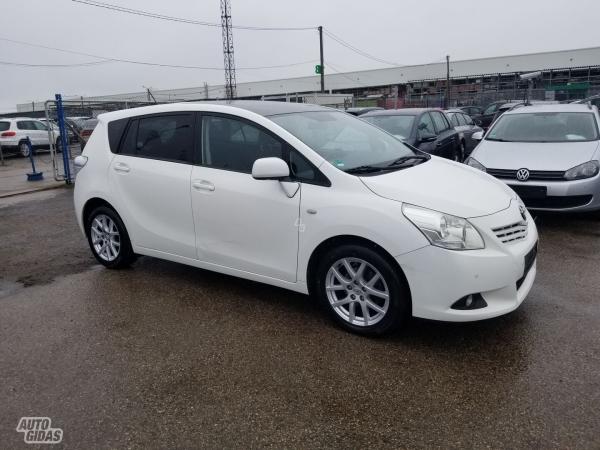 Balts Toyota Verso 2012 Kauņa, ar dzinēja tilpumu 2.00 L un nobraukumu 220 tūkst. km par 3999 €, foto 4 vietnē AUTOMOTO.COM.LV