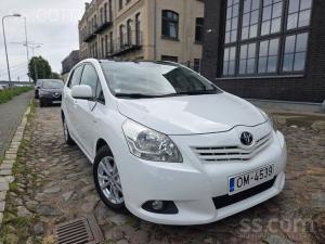 Balts Toyota Verso 2012 Rīga, ar dzinēja tilpumu 2.00 L un nobraukumu 240 tūkst. km par 4650 €, foto 4 vietnē AUTOMOTO.COM.LV