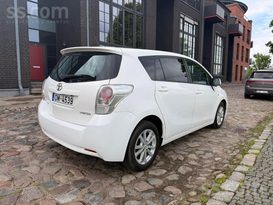 Balts Toyota Verso 2012 Rīga, ar dzinēja tilpumu 2.00 L un nobraukumu 240 tūkst. km par 4650 €, foto 6 vietnē AUTOMOTO.COM.LV