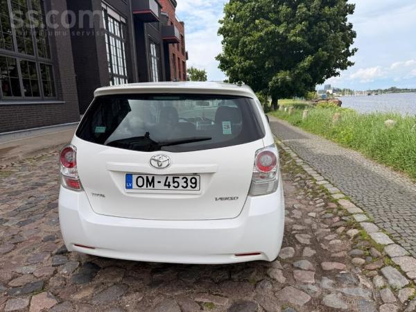 Balts Toyota Verso 2012 Rīga, ar dzinēja tilpumu 2.00 L un nobraukumu 240 tūkst. km par 4650 €, foto 6 vietnē AUTOMOTO.COM.LV