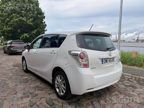 Balts Toyota Verso 2012 Rīga, ar dzinēja tilpumu 2.00 L un nobraukumu 240 tūkst. km par 4650 €, foto 7 vietnē AUTOMOTO.COM.LV