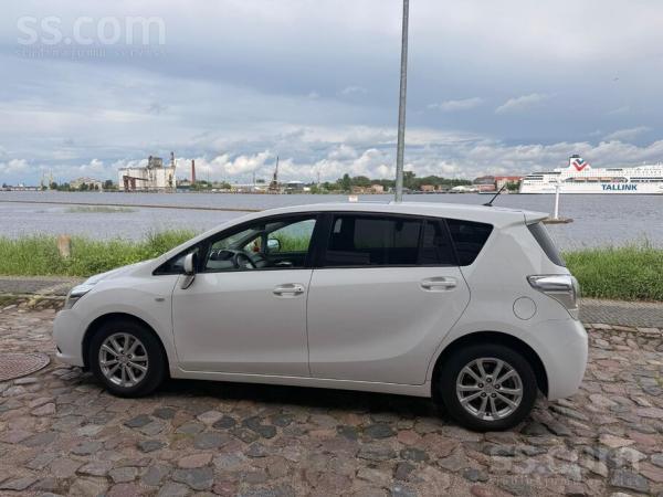 Balts Toyota Verso 2012 Rīga, ar dzinēja tilpumu 2.00 L un nobraukumu 240 tūkst. km par 4650 €, foto 8 vietnē AUTOMOTO.COM.LV
