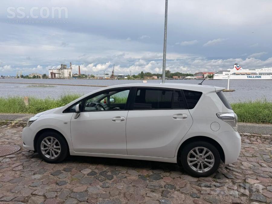 Balts Toyota Verso 2012 Rīga, ar dzinēja tilpumu 2.00 L un nobraukumu 240 tūkst. km par 4650 €, foto 9 vietnē AUTOMOTO.COM.LV