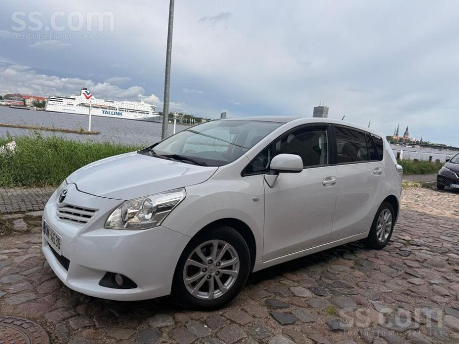 Balts Toyota Verso 2012 Rīga, ar dzinēja tilpumu 2.00 L un nobraukumu 240 tūkst. km par 4650 €, foto 10 vietnē AUTOMOTO.COM.LV