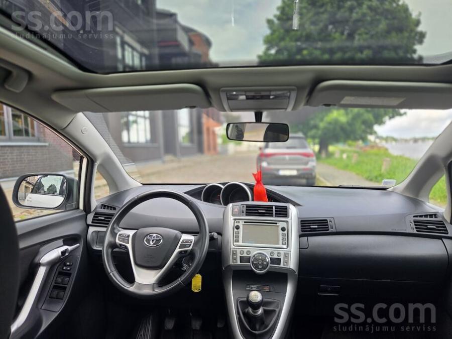 Balts Toyota Verso 2012 Rīga, ar dzinēja tilpumu 2.00 L un nobraukumu 240 tūkst. km par 4650 €, foto 11 vietnē AUTOMOTO.COM.LV
