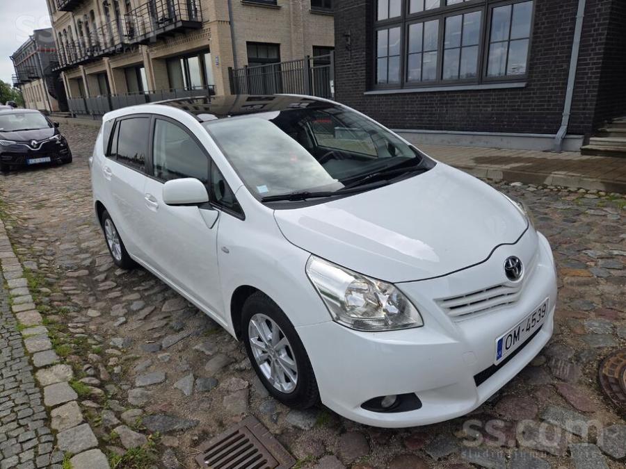 Balts Toyota Verso 2012 Rīga, ar dzinēja tilpumu 2.00 L un nobraukumu 240 tūkst. km par 4650 €, foto 22 vietnē AUTOMOTO.COM.LV