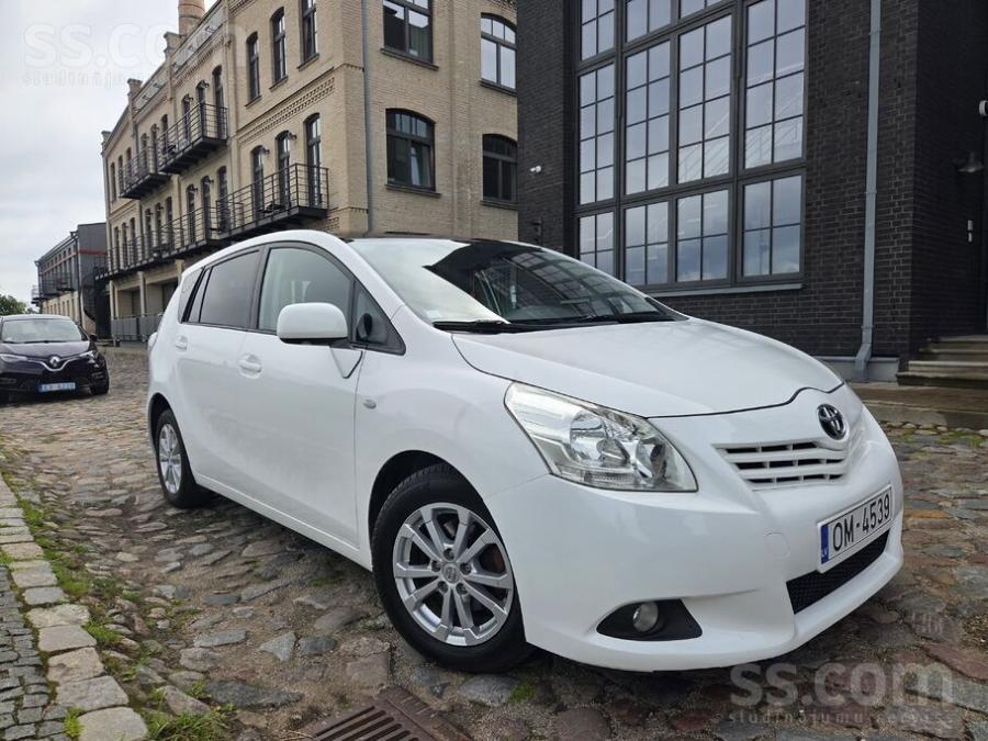 Balts Toyota Verso 2012 Rīga, ar dzinēja tilpumu 2.00 L un nobraukumu 240 tūkst. km par 4650 €, foto 23 vietnē AUTOMOTO.COM.LV