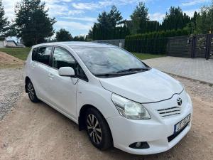 Balts Toyota Verso 2012 Viļņa, ar dzinēja tilpumu 2.00 L un nobraukumu 300 tūkst. km par 4900 €, foto  vietnē AUTOMOTO.COM.LV