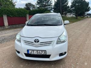 Balts Toyota Verso 2012 Viļņa, ar dzinēja tilpumu 2.00 L un nobraukumu 300 tūkst. km par 4900 €, foto 4 vietnē AUTOMOTO.COM.LV