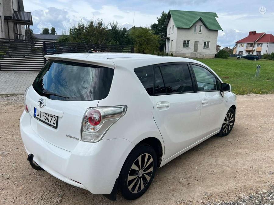 Balts Toyota Verso 2012 Viļņa, ar dzinēja tilpumu 2.00 L un nobraukumu 300 tūkst. km par 4900 €, foto 6 vietnē AUTOMOTO.COM.LV