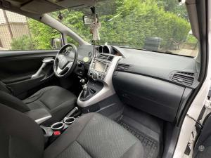 Balts Toyota Verso 2012 Viļņa, ar dzinēja tilpumu 2.00 L un nobraukumu 300 tūkst. km par 4900 €, foto 7 vietnē AUTOMOTO.COM.LV