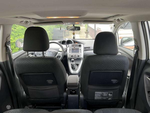 Balts Toyota Verso 2012 Viļņa, ar dzinēja tilpumu 2.00 L un nobraukumu 300 tūkst. km par 4900 €, foto 10 vietnē AUTOMOTO.COM.LV