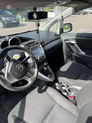 Balts Toyota Verso 2012 Viļņa, ar dzinēja tilpumu 2.00 L un nobraukumu 300 tūkst. km par 4900 €, foto 12 vietnē AUTOMOTO.COM.LV