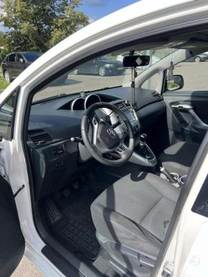 Balts Toyota Verso 2012 Viļņa, ar dzinēja tilpumu 2.00 L un nobraukumu 300 tūkst. km par 4900 €, foto 13 vietnē AUTOMOTO.COM.LV
