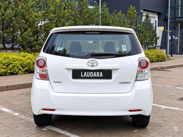 Balts Toyota Verso 2012 Viļņa, ar dzinēja tilpumu 2.00 L un nobraukumu 269 tūkst. km par 3400 €, foto 5 vietnē AUTOMOTO.COM.LV