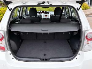 White Toyota Verso 2012 in Vilnius, with an engine capacity of 2.00 L and mileage of 269 thousand km for 3400 €, photo 6 on AUTOMOTO.COM.LV