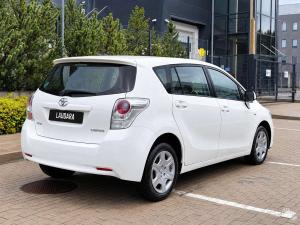 White Toyota Verso 2012 in Vilnius, with an engine capacity of 2.00 L and mileage of 269 thousand km for 3400 €, photo 7 on AUTOMOTO.COM.LV