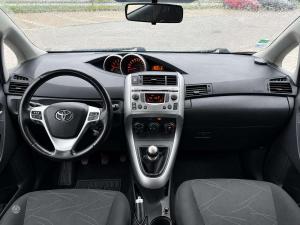 White Toyota Verso 2012 in Vilnius, with an engine capacity of 2.00 L and mileage of 269 thousand km for 3400 €, photo 12 on AUTOMOTO.COM.LV