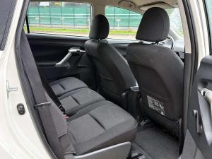 White Toyota Verso 2012 in Vilnius, with an engine capacity of 2.00 L and mileage of 269 thousand km for 3400 €, photo 14 on AUTOMOTO.COM.LV