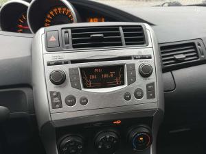 White Toyota Verso 2012 in Vilnius, with an engine capacity of 2.00 L and mileage of 269 thousand km for 3400 €, photo 19 on AUTOMOTO.COM.LV