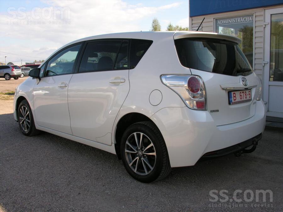 Balts Toyota Verso 2013 Rīga, ar dzinēja tilpumu 2.00 L un nobraukumu 172 tūkst. km par 6990 €, foto 4 vietnē AUTOMOTO.COM.LV