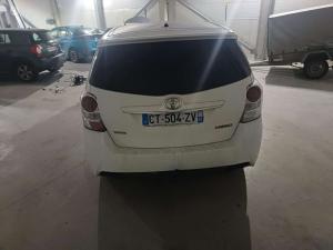 White Toyota Verso 2013 in Panevezys, with an engine capacity of 2.00 L and mileage of 213 thousand km for 3550 €, photo 4 on AUTOMOTO.COM.LV