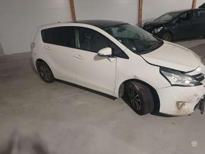 White Toyota Verso 2013 in Panevezys, with an engine capacity of 2.00 L and mileage of 213 thousand km for 3550 €, photo 6 on AUTOMOTO.COM.LV