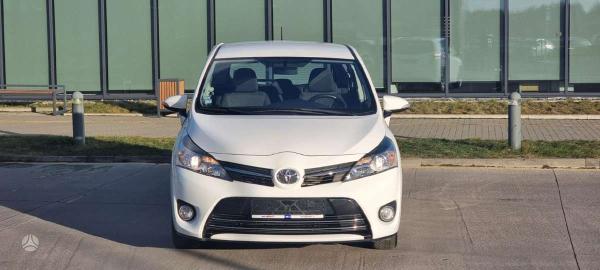 Balts Toyota Verso 2013 Šauļi, ar dzinēja tilpumu 2.00 L un nobraukumu 177 tūkst. km par 6200 €, foto 3 vietnē AUTOMOTO.COM.LV