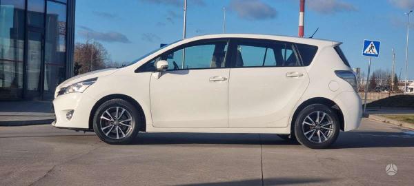 Balts Toyota Verso 2013 Šauļi, ar dzinēja tilpumu 2.00 L un nobraukumu 177 tūkst. km par 6200 €, foto 8 vietnē AUTOMOTO.COM.LV