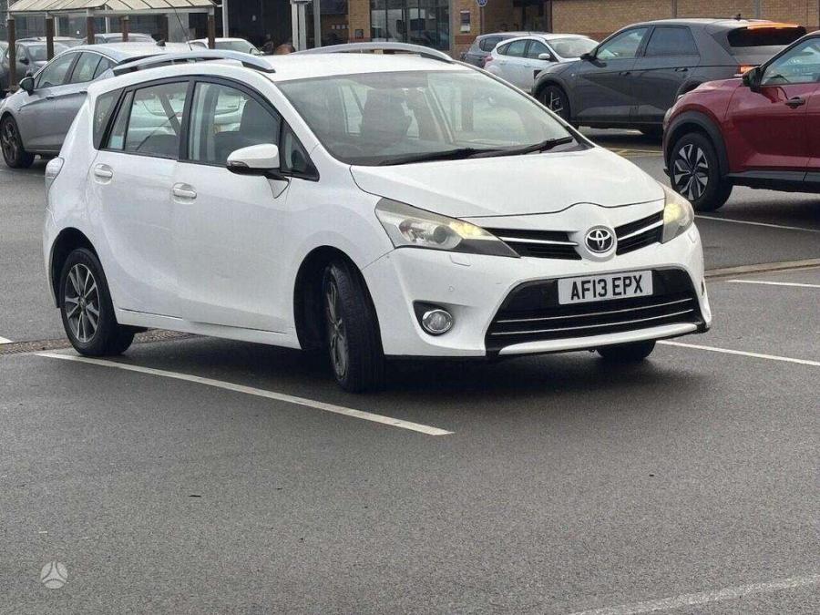 White Toyota Verso 2013 in Siauliai, with an engine capacity of 2.00 L and mileage of 200 thousand km for 2299 €, photo 1 on AUTOMOTO.COM.LV