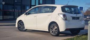 White Toyota Verso 2013 in Siauliai, with an engine capacity of 2.00 L and mileage of 177 thousand km for 5999 €, photo 5 on AUTOMOTO.COM.LV