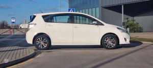 White Toyota Verso 2013 in Siauliai, with an engine capacity of 2.00 L and mileage of 177 thousand km for 5999 €, photo 10 on AUTOMOTO.COM.LV