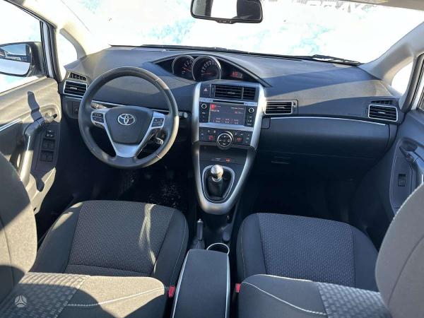 Balts Toyota Verso 2013 Ukmergė, ar dzinēja tilpumu 2.00 L un nobraukumu 243 tūkst. km par 5350 €, foto 7 vietnē AUTOMOTO.COM.LV