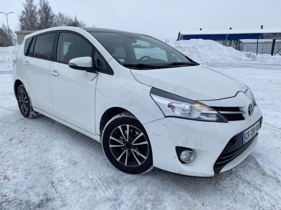 Balts Toyota Verso 2013 Tauragė, ar dzinēja tilpumu 2.00 L un nobraukumu 375 tūkst. km par 2950 €, foto 2 vietnē AUTOMOTO.COM.LV