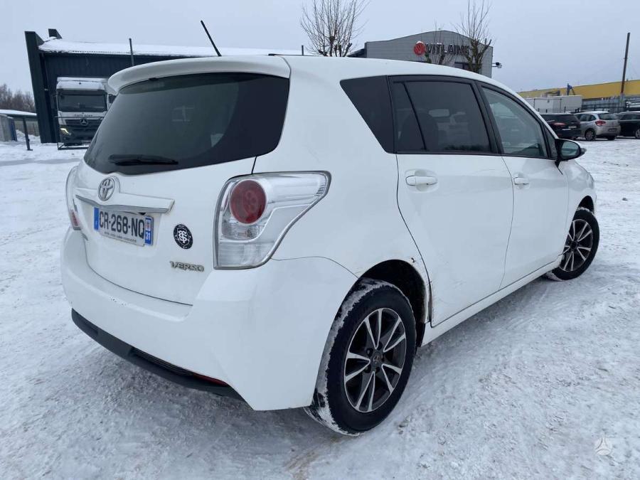 Balts Toyota Verso 2013 Tauragė, ar dzinēja tilpumu 2.00 L un nobraukumu 375 tūkst. km par 2950 €, foto 4 vietnē AUTOMOTO.COM.LV