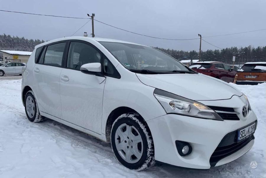 Balts Toyota Verso 2013 Viļņa, ar dzinēja tilpumu 1.60 L un nobraukumu 242 tūkst. km par 6950 €, foto 1 vietnē AUTOMOTO.COM.LV