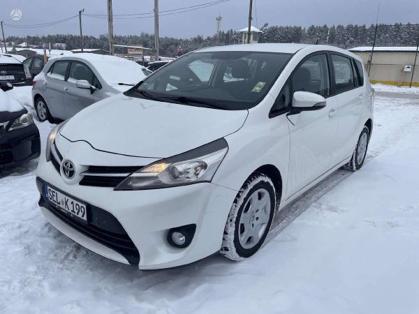 Balts Toyota Verso 2013 Viļņa, ar dzinēja tilpumu 1.60 L un nobraukumu 242 tūkst. km par 6950 €, foto 2 vietnē AUTOMOTO.COM.LV