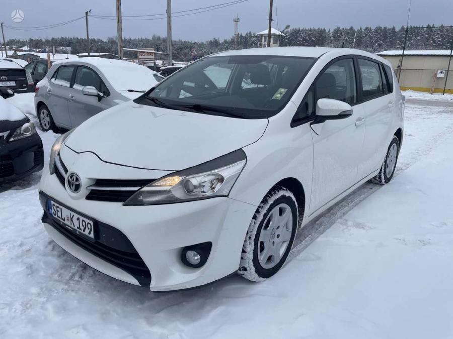Balts Toyota Verso 2013 Viļņa, ar dzinēja tilpumu 1.60 L un nobraukumu 242 tūkst. km par 6950 €, foto 2 vietnē AUTOMOTO.COM.LV