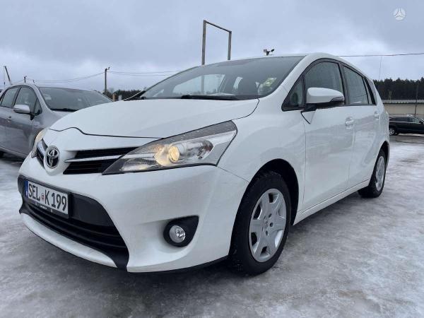 White Toyota Verso 2013 in Vilnius, with an engine capacity of 1.60 L and mileage of 242 thousand km for 6950 €, photo 2 on AUTOMOTO.COM.LV
