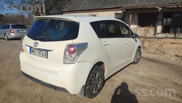 Balts Toyota Verso 2013 Rīga, ar dzinēja tilpumu 2.00 L un nobraukumu 345 tūkst. km par 3500 €, foto 4 vietnē AUTOMOTO.COM.LV
