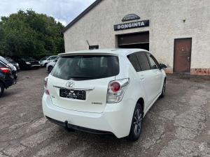 White Toyota Verso 2013 in Jurbarkas, with an engine capacity of 2.00 L and mileage of 143 thousand km for 7250 €, photo 6 on AUTOMOTO.COM.LV