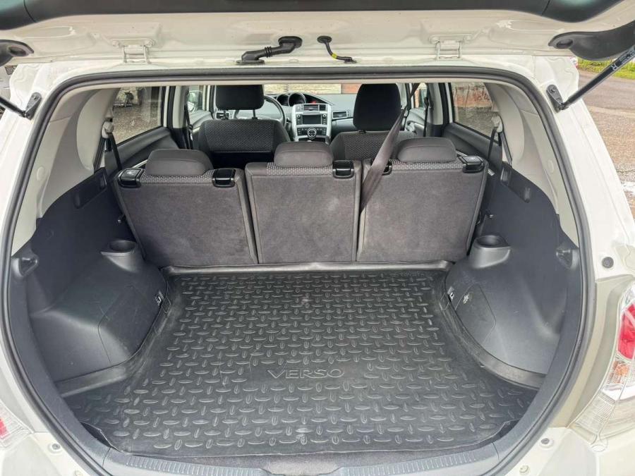 White Toyota Verso 2013 in Jurbarkas, with an engine capacity of 2.00 L and mileage of 143 thousand km for 7250 €, photo 16 on AUTOMOTO.COM.LV