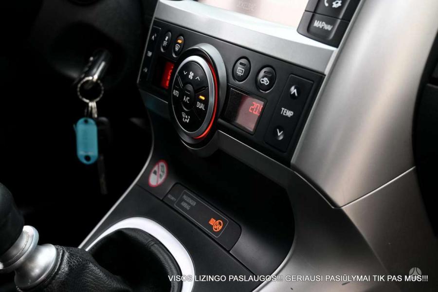 White Toyota Verso 2013 in Kretinga, with an engine capacity of 2.00 L and mileage of 221 thousand km for 5999 €, photo 27 on AUTOMOTO.COM.LV