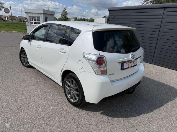 White Toyota Verso 2013 in Ukmerge, with an engine capacity of 2.00 L and mileage of 260 thousand km for 6350 €, photo 2 on AUTOMOTO.COM.LV