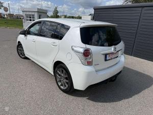 White Toyota Verso 2013 in Ukmerge, with an engine capacity of 2.00 L and mileage of 260 thousand km for 6350 €, photo 3 on AUTOMOTO.COM.LV