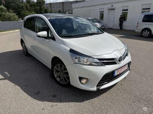 White Toyota Verso 2013 in Ukmerge, with an engine capacity of 2.00 L and mileage of 260 thousand km for 6350 €, photo 4 on AUTOMOTO.COM.LV