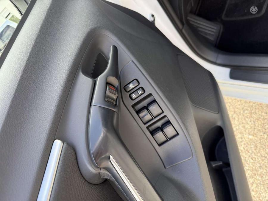 White Toyota Verso 2013 in Ukmerge, with an engine capacity of 2.00 L and mileage of 260 thousand km for 6350 €, photo 12 on AUTOMOTO.COM.LV