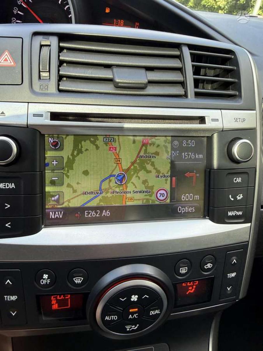 White Toyota Verso 2013 in Ukmerge, with an engine capacity of 2.00 L and mileage of 260 thousand km for 6350 €, photo 17 on AUTOMOTO.COM.LV
