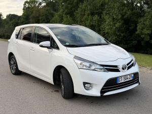 White Toyota Verso 2013 in Pasvalys, with an engine capacity of 2.00 L and mileage of 213 thousand km for 5650 €, photo 3 on AUTOMOTO.COM.LV