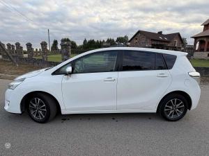 White Toyota Verso 2013 in Pasvalys, with an engine capacity of 2.00 L and mileage of 213 thousand km for 5650 €, photo 5 on AUTOMOTO.COM.LV